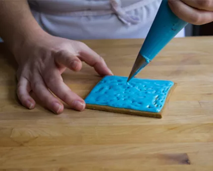 How To: Flood a Cookie with Royal Icing | Redpath Sugar