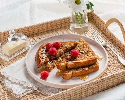 Oat and Almond-Crusted French Toast | Redpath Sugar