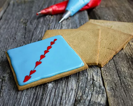 Royal Icing Tutorial: Feathering | Redpath Sugar